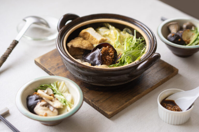 きのことはくさいの醤油麹鍋 | 坂ノ途中 | 100年先もつづく、農業を。